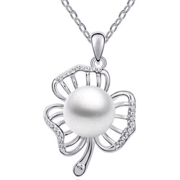 Jewelry | Clover Pearl Necklace | Poshmark